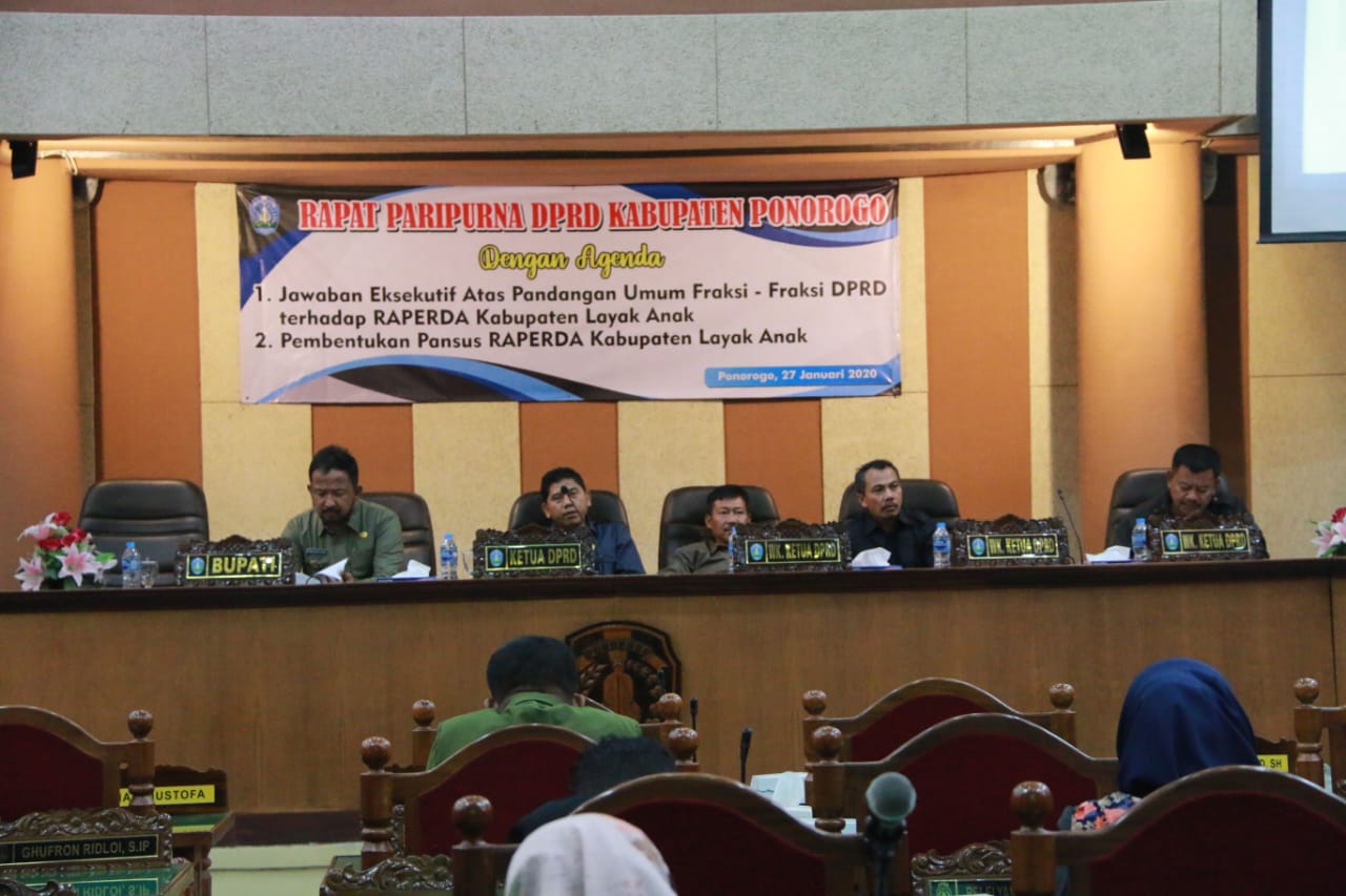 Bupati Ponorogo menyampaikan Jawaban Eksekutif terhadap Pandangan Umum Fraksi tentang RAPERDA ...